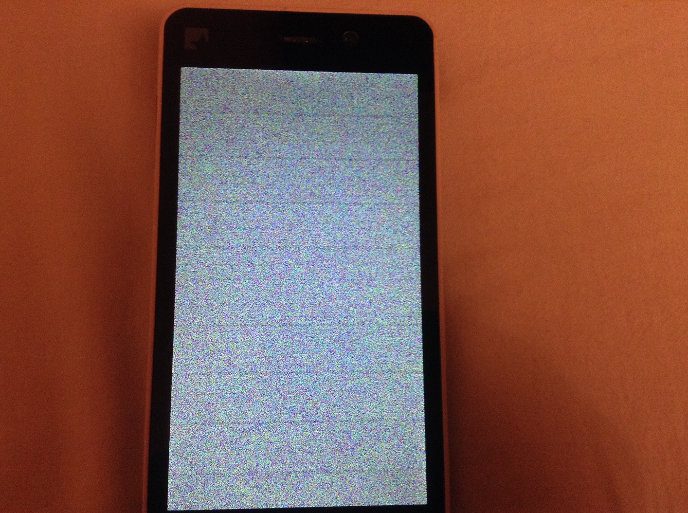 Display Problem - Whole Screen Filled With Noisy Pixels Of Different 