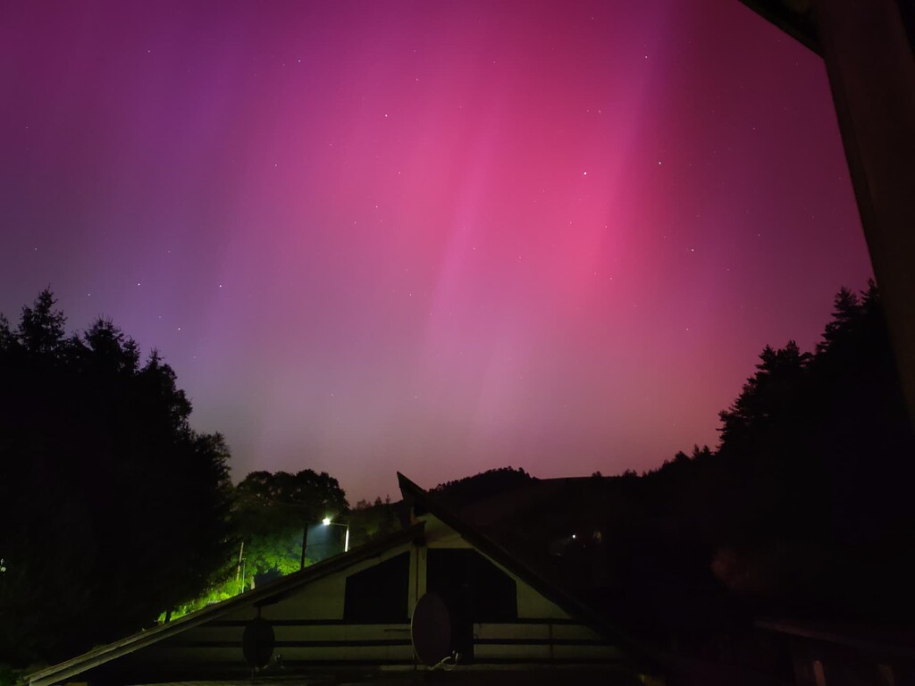 I took pictures of aurora borealis using my Fairphone 5 - The Products ...